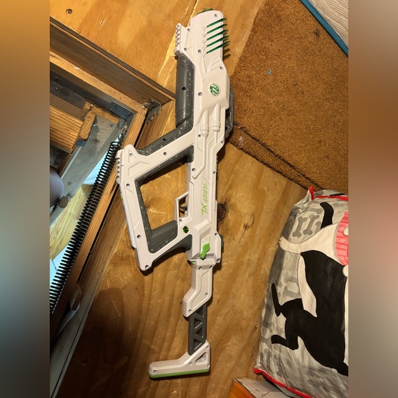 Toys | White And Green Gel Blaster | Poshmark